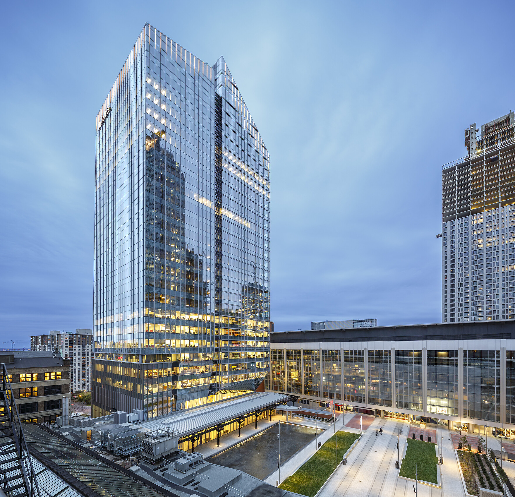 Tour Deloitte - 26 étages (2015) - Projets terminés - Agora Montréal