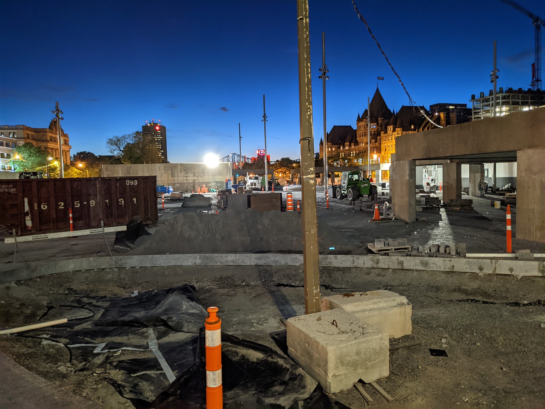 Square Viger - #38 par Martin - Parcs et places publiques - Agora Montréal
