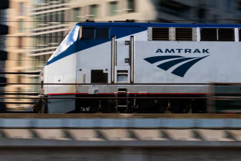 Amtrak à Montréal - #110 par ScarletCoral - Transport en commun - Agora ...